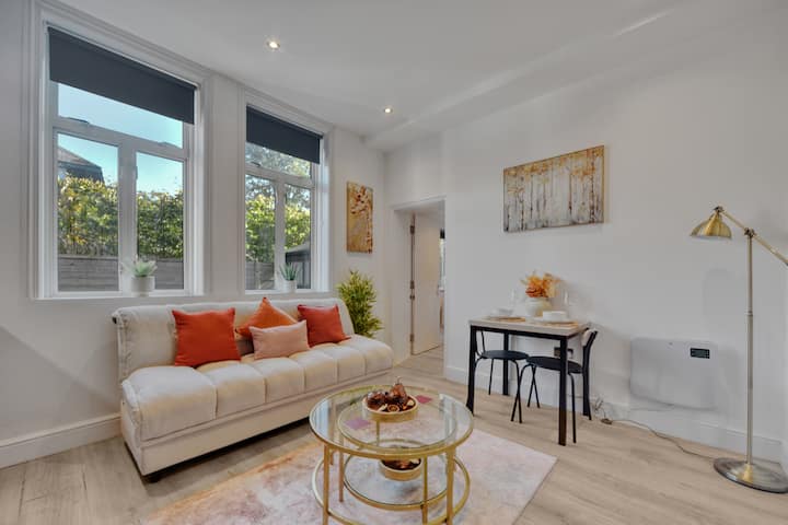 The Snug Spot | Ground Floor | Entire Unit - Bromley