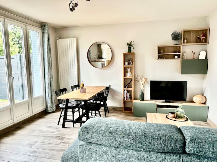 T2 -Terrasse • Parking Gratuit • Lyon Calme & Cosy - ibis Lyon Est Bron