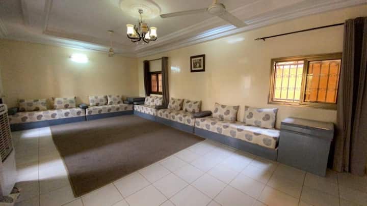 Grande Villa De 4 Chambres Dans Un Beau Quartier - Niamey