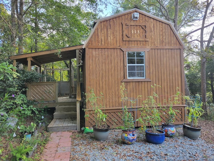 The Freckled Cabin With Swing Bed & Outdoor Shower - Sneads Ferry, NC