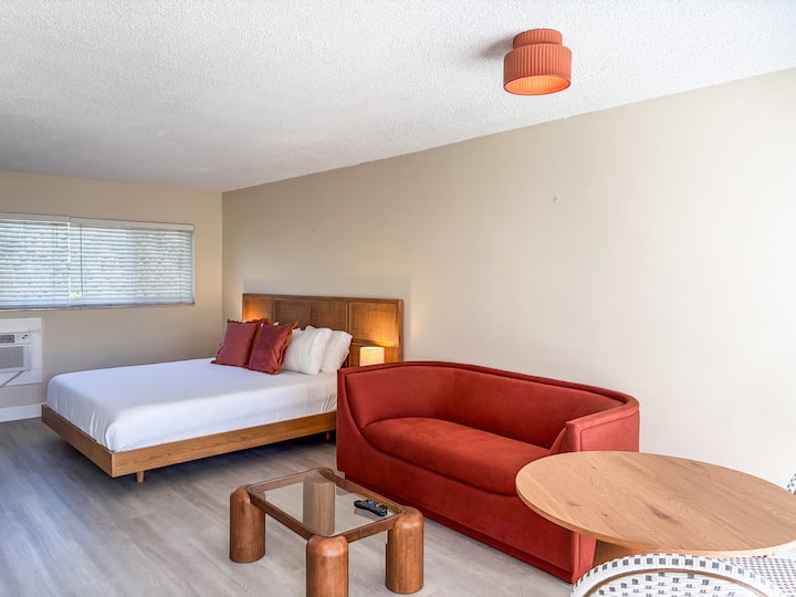 (Ocean 210) Gorgeous Beach Relaxing Pool, King Bed - Boca Raton