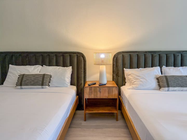 (Ocean 202) 2nd Floor, Ocean/beach, Heated Pool! - Boca Raton