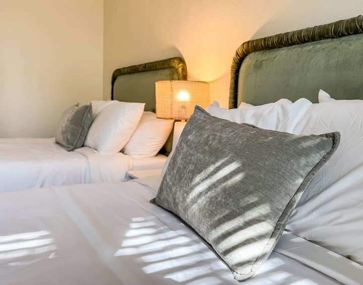 (Ocean 205) Stunning Beach W/ Heated Pool! - Boca Ratón, FL