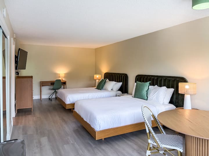 (Ocean 206) 2 Queens, Heated Pool, Beach, Grill! - Boca Raton, FL