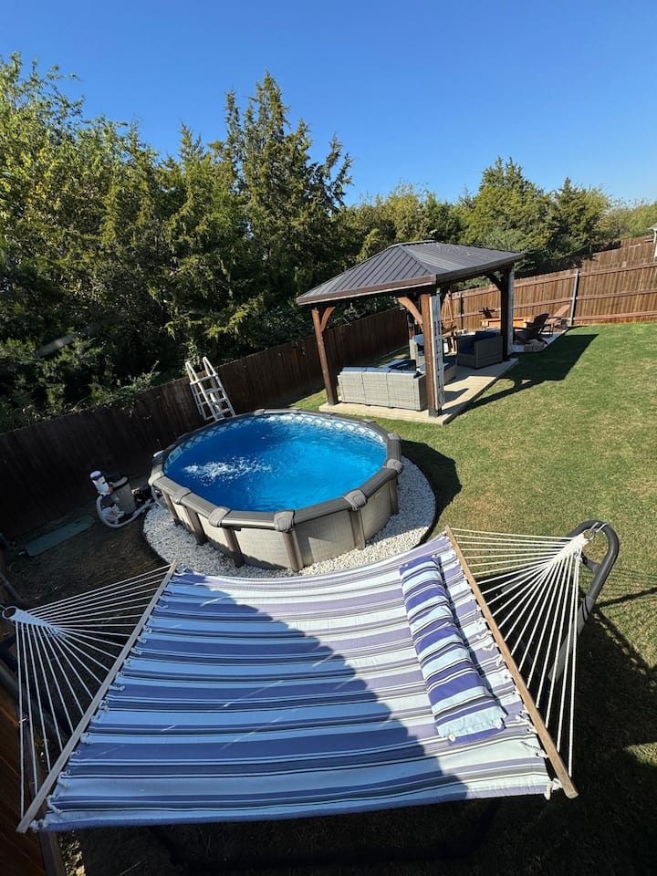 Red Lantern Retreat | Spacious Master | Airport - Keene, TX