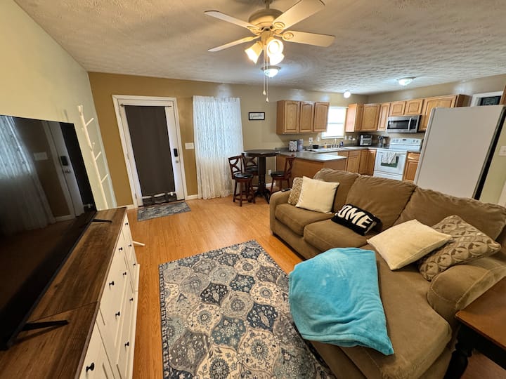 Cozy 2br Retreat, 7 Min To Downtown Huntington - Huntington, WV