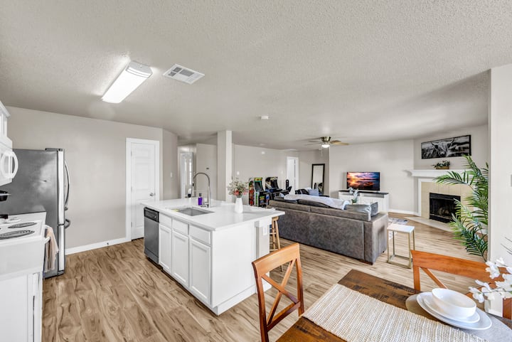 Modern Family & Work Home • Near Frisco & Allen - Frisco, TX