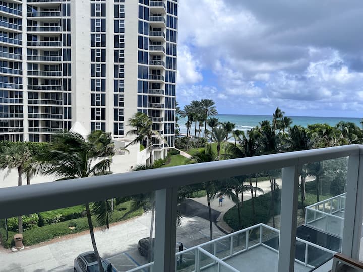 Sunny Isles Oceanfront Apartment For Two - Sunny Isles Beach, FL