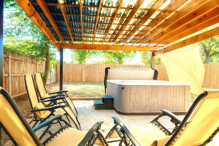 Magical Hogwarts House With Hot Tub - Oklahoma City