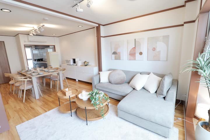 【桜シーズン直前割】大阪城まで1駅｜130㎡広々一軒家貸切｜最大10名｜屋上テラス付 - Osaka