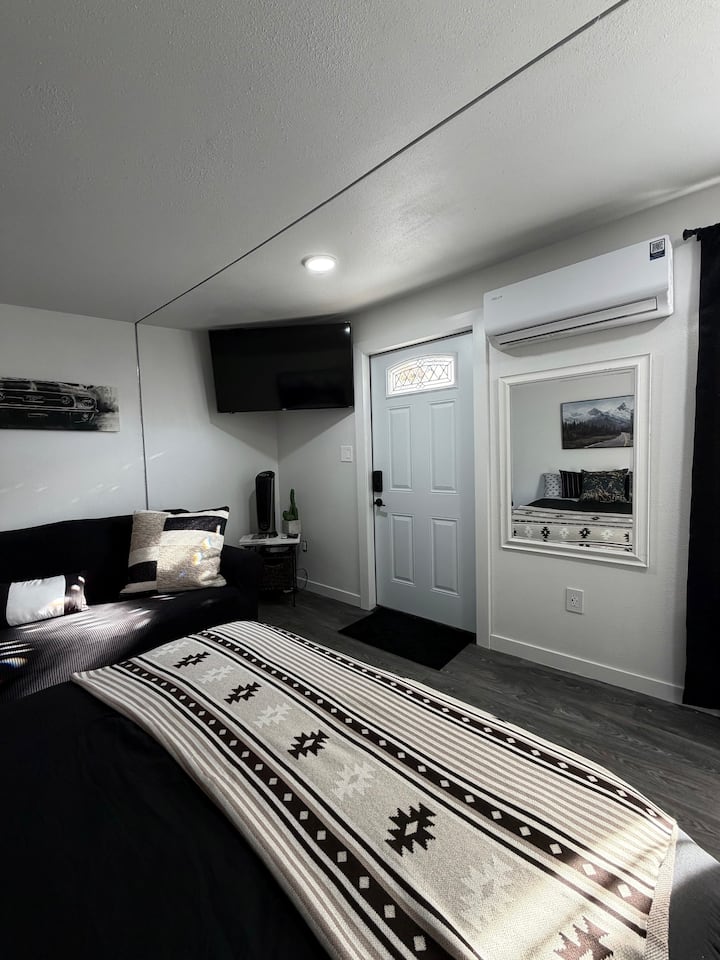 Modern Studio In Roseville - Roseville, CA