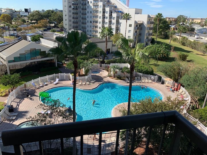 Your Orlando Getaway With Poolside Views! - 