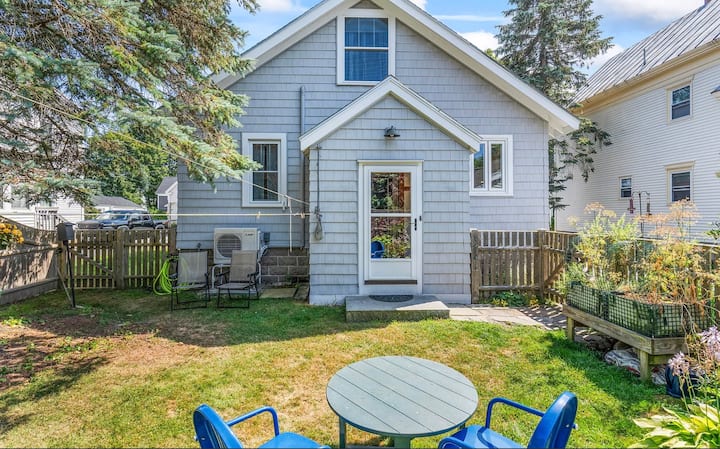 Brunswick Bungalow By Bowdoin With Backyard - Brunswick, ME
