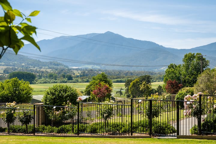 Darcy's Run - Charming Country Retreat - Bright