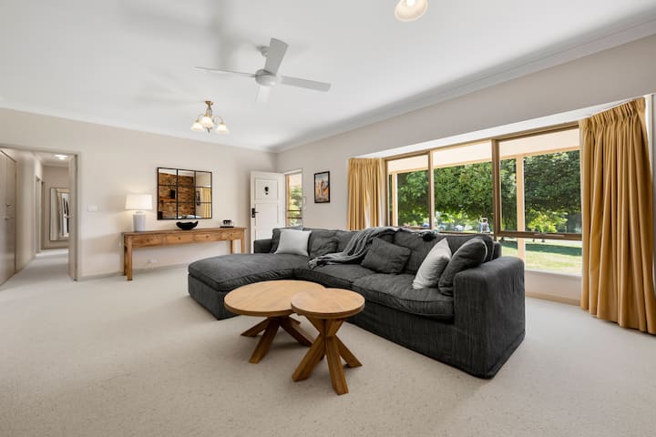 Darcy's Run Charming Country Retreat Dog Friendly - Bright