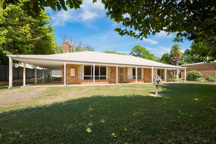 Darcy's Run Charming Country Retreat Dog Friendly - Bright