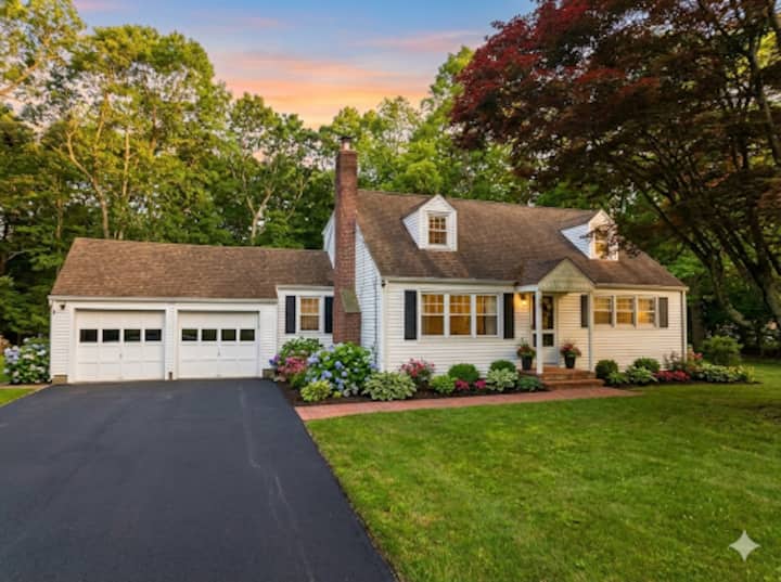 Stylish 2br House Near Stony Brook University - Stony Brook, NY