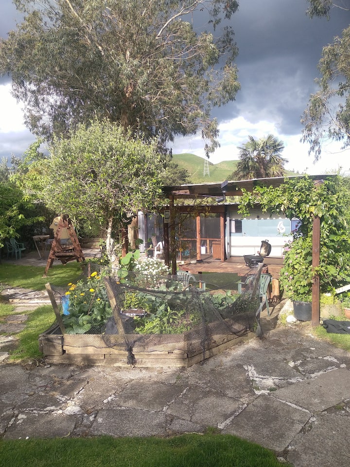 Back-yard Glamping In A Hilly Village Hideaway. - Huntly