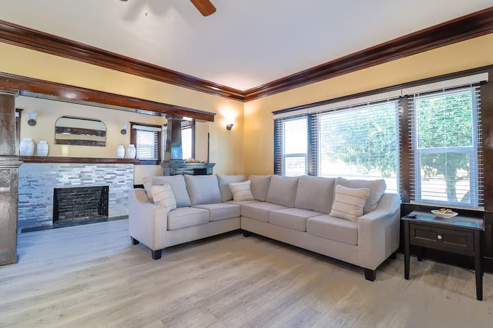 Classic Vintage Stay - Fresno, CA