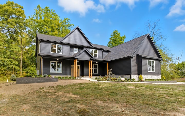 The Onyx Retreat - Zionsville, IN