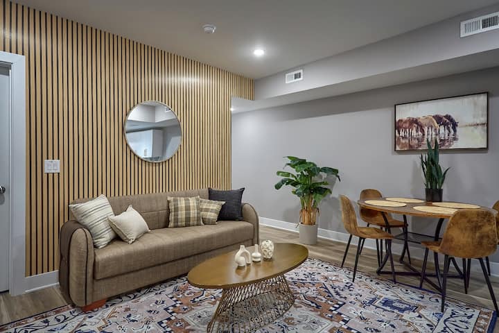 Rustic Comfort Meets City Living - West Oak Lane - Philadelphia