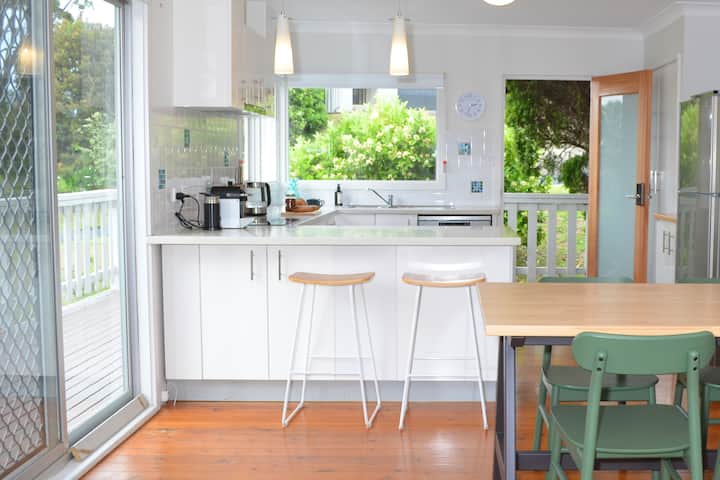 Classic Meets Contemporary: 1960s Beach House - Malua Bay