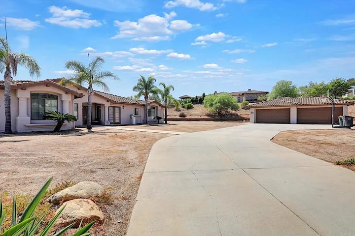 Guesth | Monserate Winery| Pala Mesa Golf|360 View - Bonsall, CA