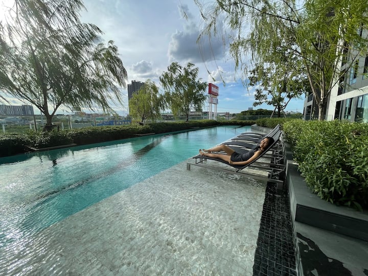 Close To Mrt · 7-11 · Fast Wi-fi· Great Eats - تايلاند