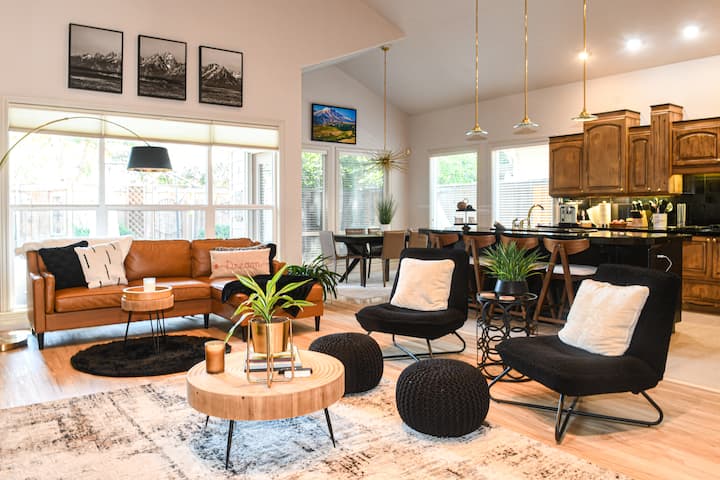 Wonderful Greenbelt Access & Close To Everything! - Boise, ID