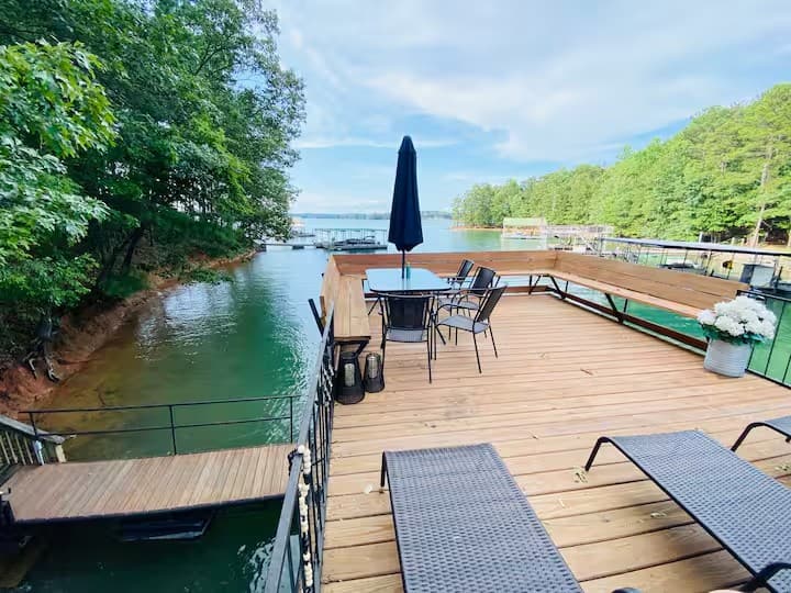 Private Lakefront Home · Dock, Beach & Fire Pit - Lake Sidney Lanier, Gainesville