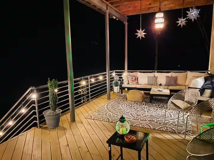 Lake Lanier | 9 Guests | Family Stay · Beach&dock - Flowery Branch, GA