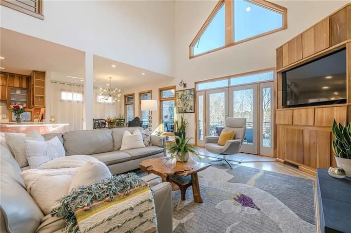 Lake Lanier | 9 Guests | Family Stay ·Firepit&dock - Flowery Branch, GA