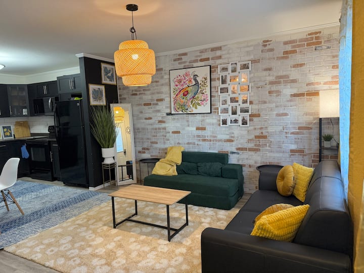 Cozy 2br Condo • 5 Min To Airport - Saskatoon