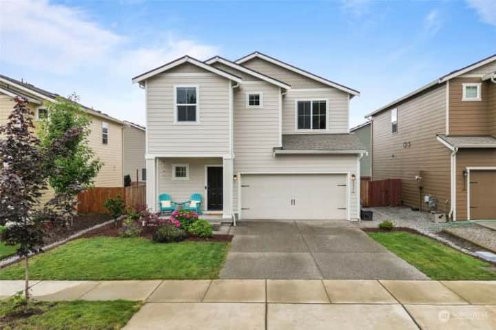 Morden Home Near Stevens Pass And Leavenworth - Gold Bar, WA