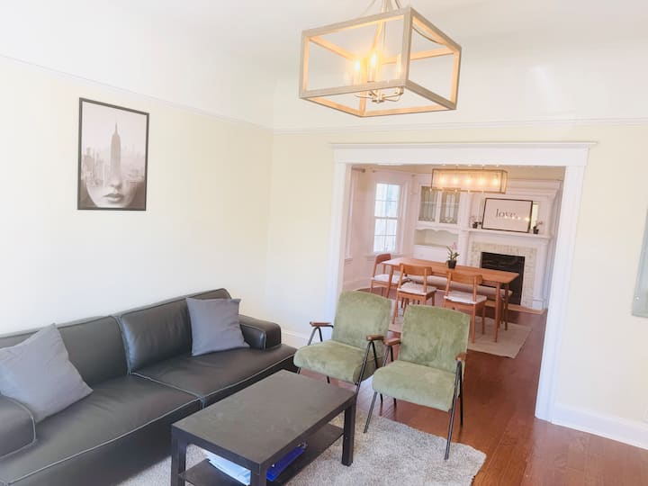 A Big Duplex House Down Unit. It Had 3parking,4bed - Berkeley