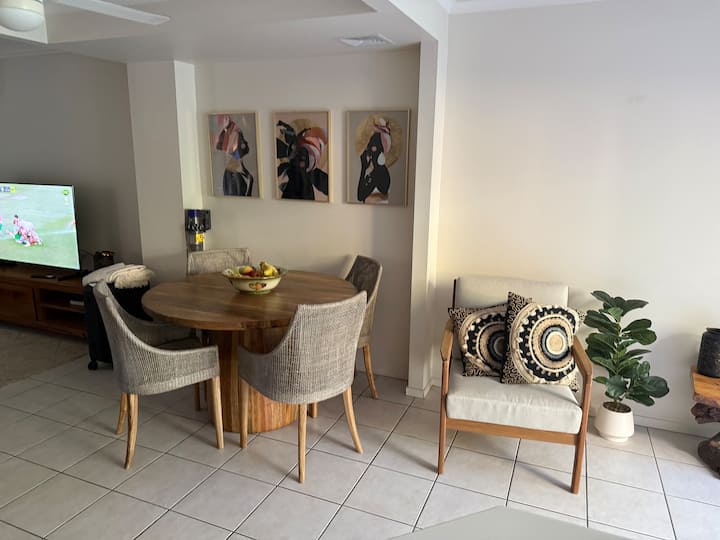 Kirra Shores - Coolangatta