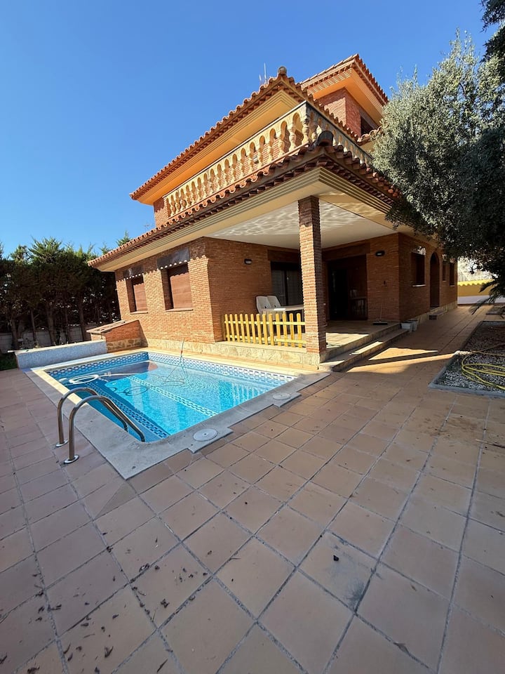 Exclusiva Casa Independiente Con Piscina Y Bbq - Cambrils