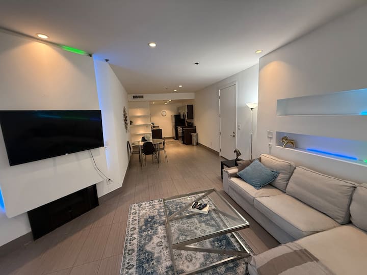 Contemporary Comfort Between Beverly Hills & Weho - Baldwin Hills - Los Angeles
