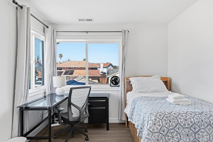 Cozy 5br Retreat |Walk To Train,mall & Restaurants - San José, CA