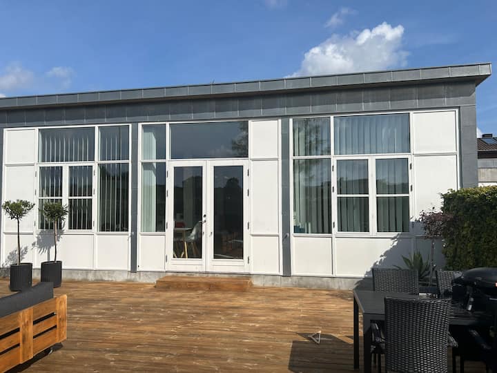Rummeligt Hus, Tæt På Centrum Og Strand. - 콜링