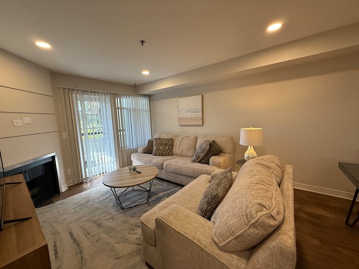 Luxury 1br Retreat Steps From The Grove - West Hollywood, CA