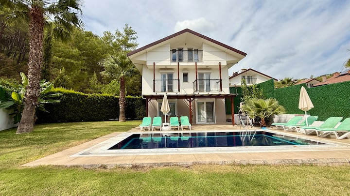 ÖLüdeniz’de 4+1 Max 8 Kişilik Muhafazakar Villa - Ölüdeniz