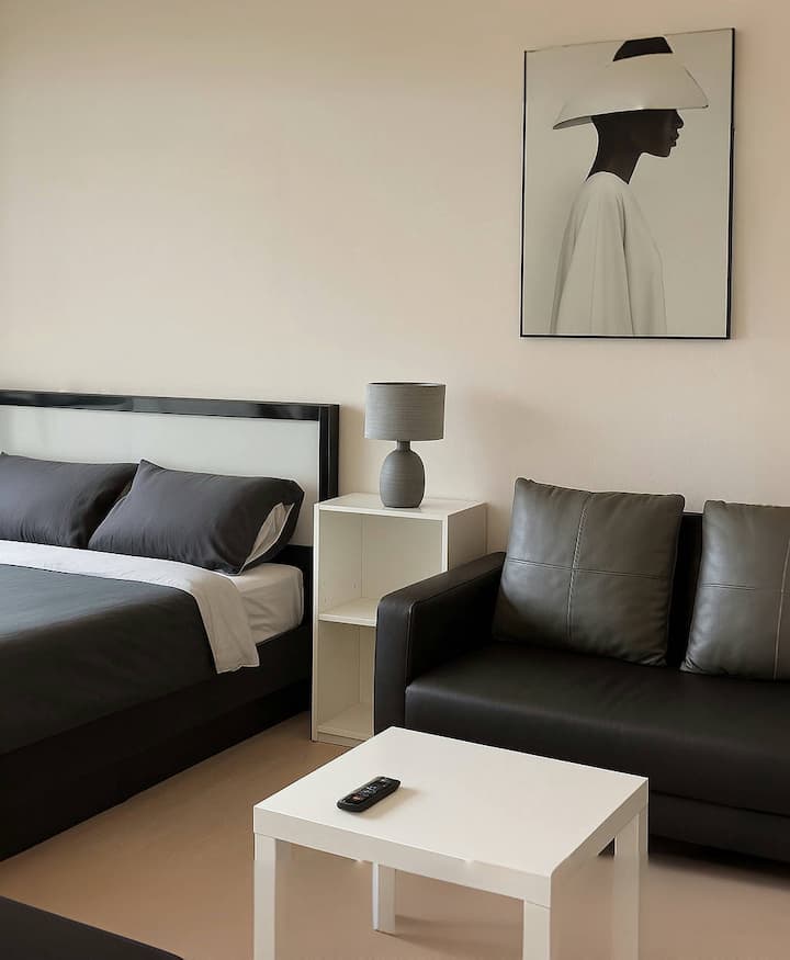 素坤逸市中心5分钟到bts时尚现代公寓/无边泳池/全视野健身房/桑拿房/智能电视/泳池城市景观 - Bangkok