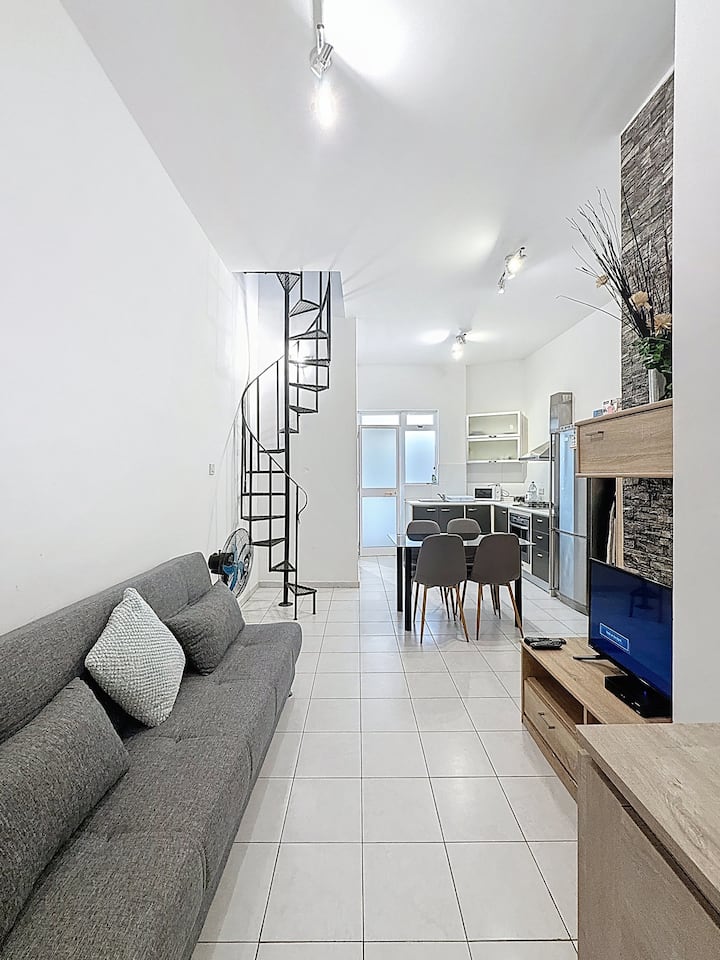 Sliema Traditional Maltese Townhouse Holiday Stay! - Malta