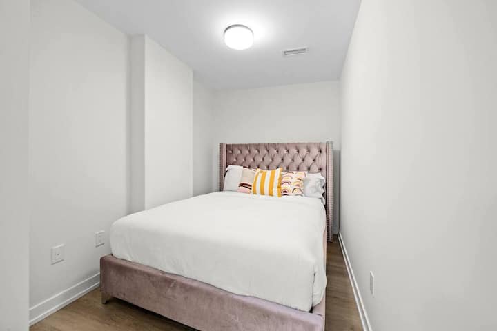 Elegant 4br Penthouse With Breathtaking City Views - Toronto