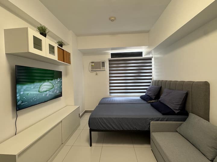 Cozy City Condo W/ Pool, Gym & Historic Spots - Talisay