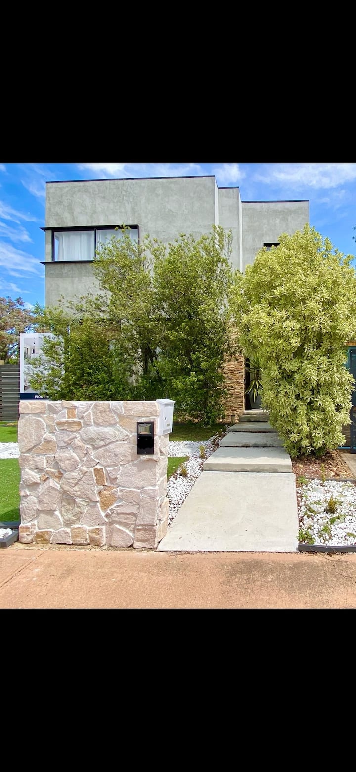 New 3 Bedroom House - Werribee