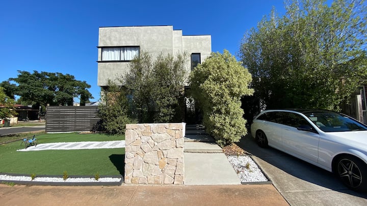 Stylish New Townhouse 3 Bedroom - Werribee