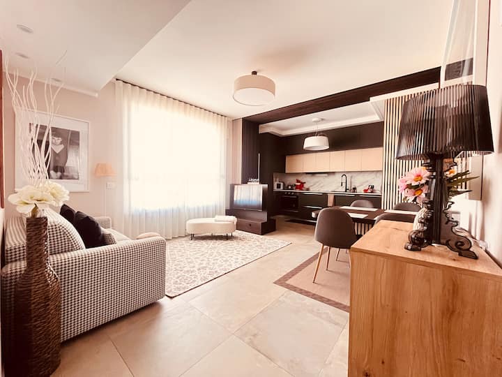 Aura Glamm House | Center |Panoramic View & Design - Bérgamo