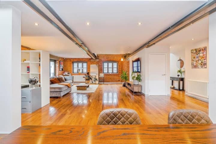 #143 Unique Apart|near Cardiff Bay|sleeps 4 - Cardiff